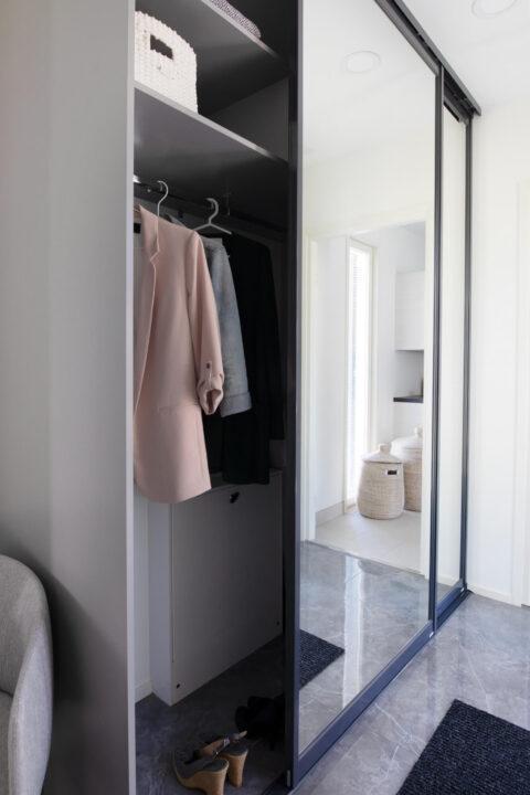 Garderober | Mirror Line | Måttanpassad förvaring online